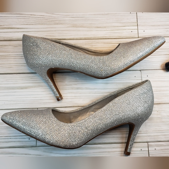 Dream Pairs | Shoes | Dream Pairs Metallic Silver Heels Size 7 Sa2 ...